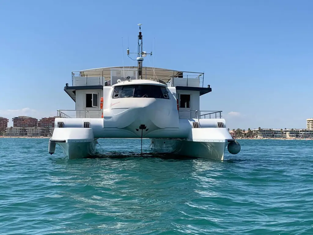 Experiencias en barco · Tours y paseos diarios en catamarán